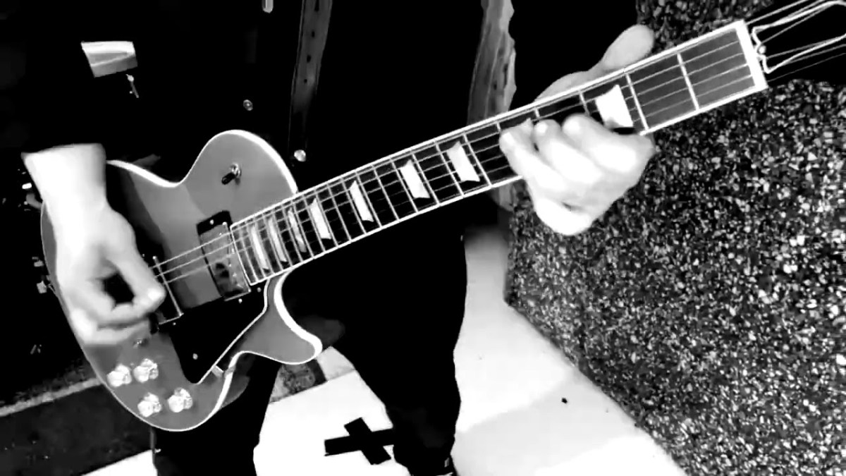 #TOTD Harry May – «Flying Low» – Condenado Fanzine